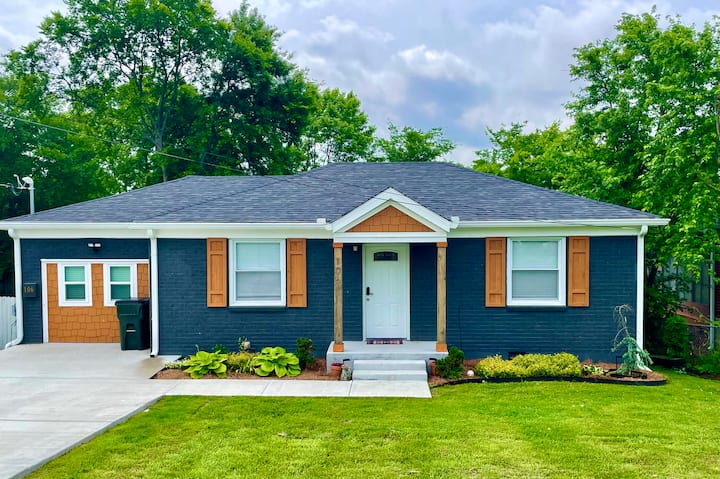 Modern Home North Of Nashville - Sleeps 7 - Gallatin, TN