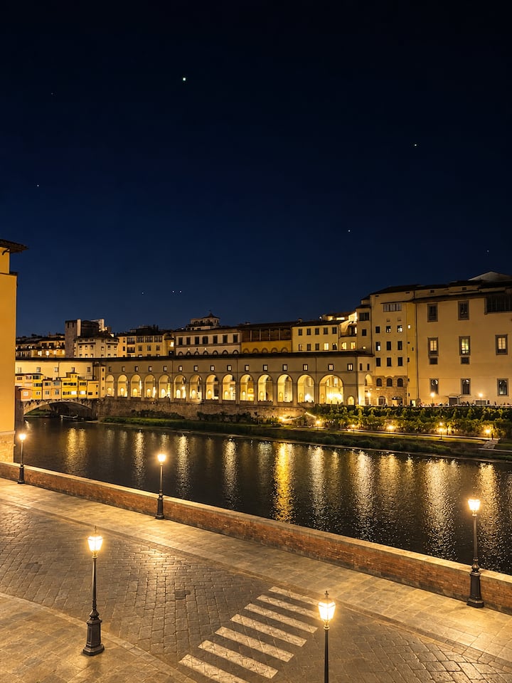 [Arno View By Ponte Vecchio] - Florencia