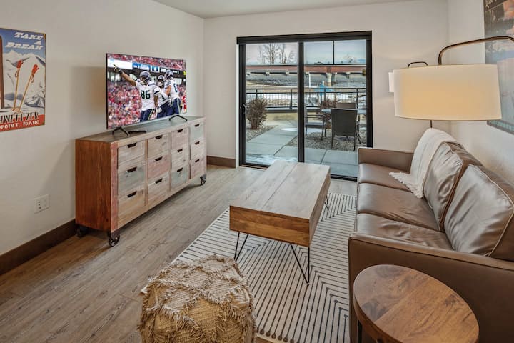 Stay And Play Downtown Sandpoint | Sandcreek Lofts - Shepherd Lake, ID