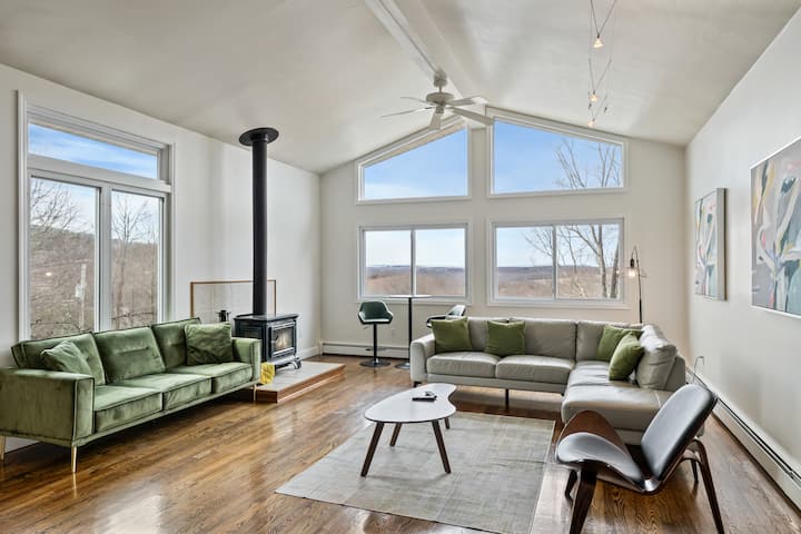Unique Scenic Home With King Suite & Hot Tub - Chester, NY