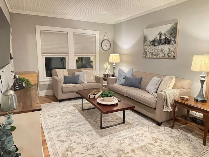 1920’s Farmhouse - 3bed/2bath - Pet Friendly - Chapel Hill, NC