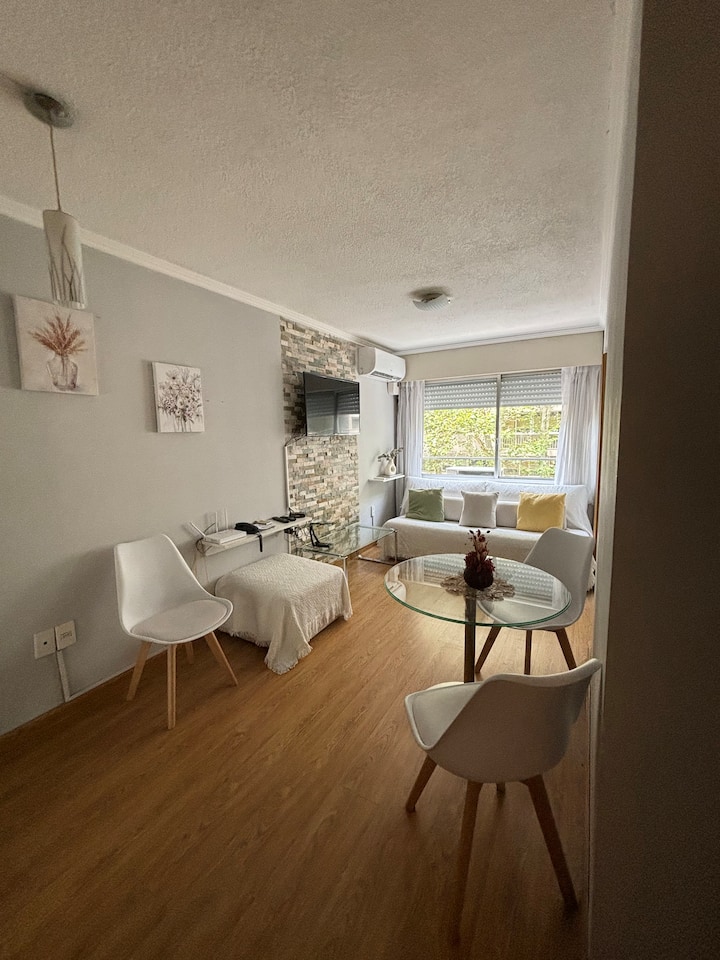 Hermoso Apto En Pocitos. - Montevideo