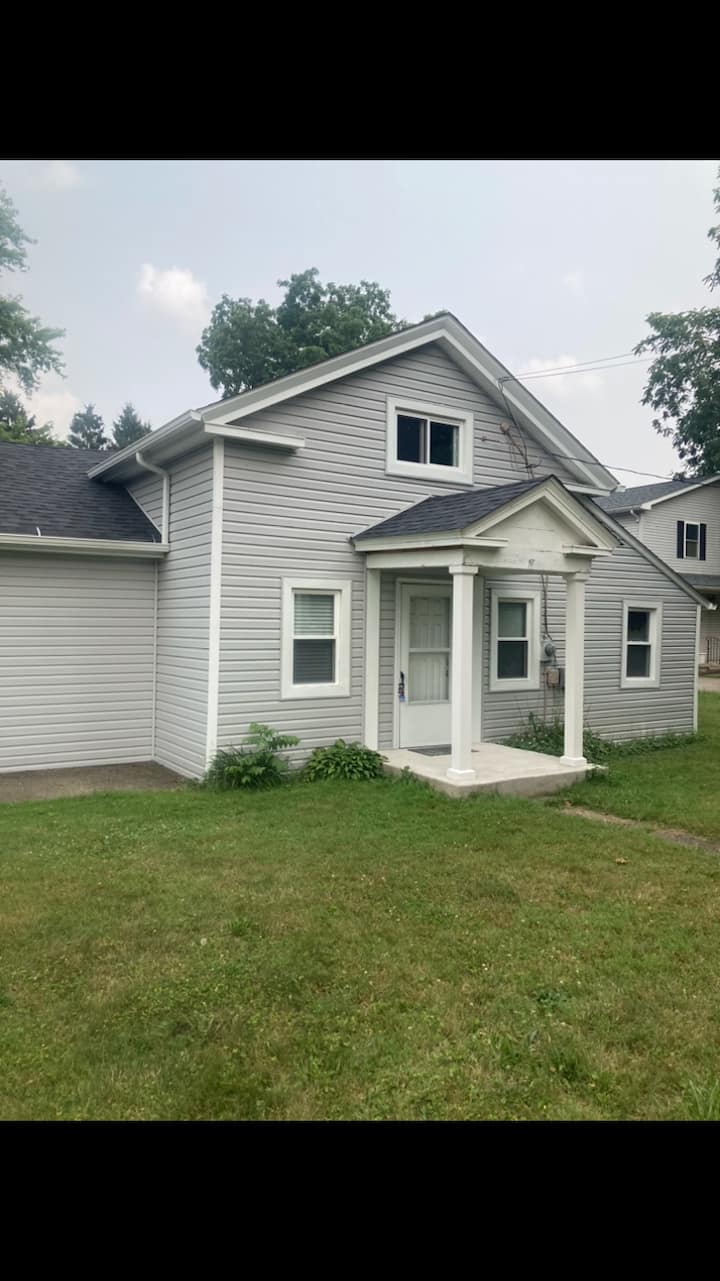 Cheerful 2 Bedroom Home In Akron - Akron, OH
