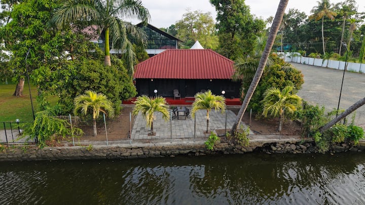 Emerald Backwater Villa. - Kerala