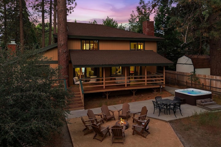 Luxury! Pet Friendly! Hot Tub! 4 Master Suites! - California