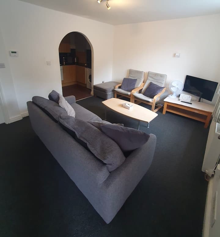 Ground Floor 2 Bed Apartment / Sleeps 4 / Parking - Gorton - Manchester