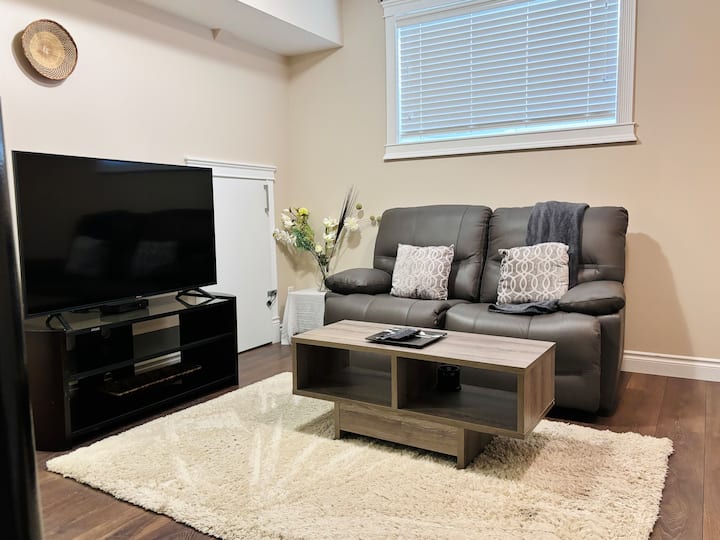 Cheerful 1-bedroom With Free Parking On Premises - Fort McMurray