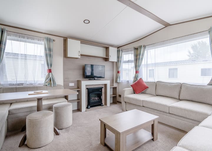 Gold 8 Caravan - Skegness