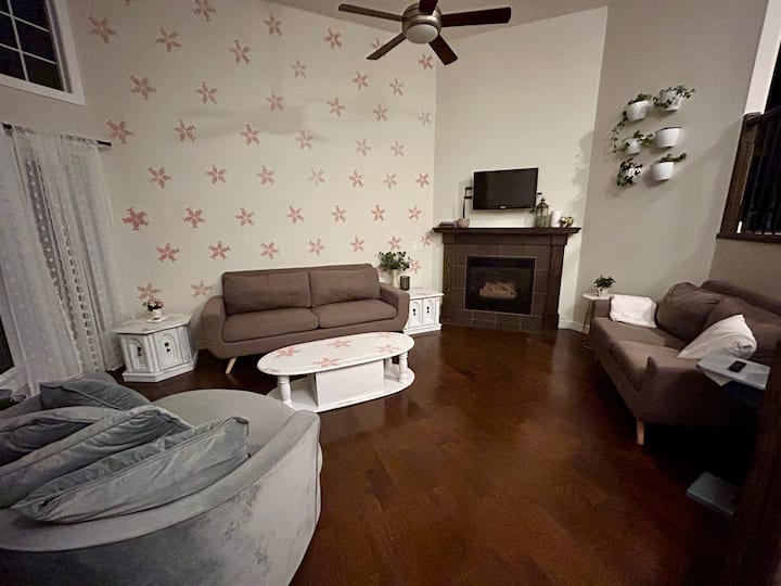 Spacious Home - Airdrie