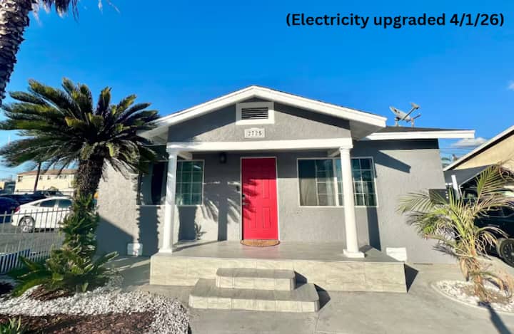 Cozy 2br 2bth Home *King Bed*free Parking* - Downey, CA