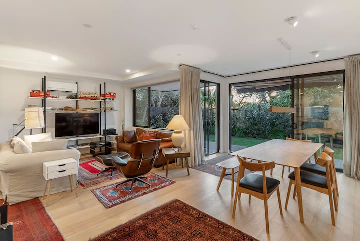 Stylish Townhouse - Auckland