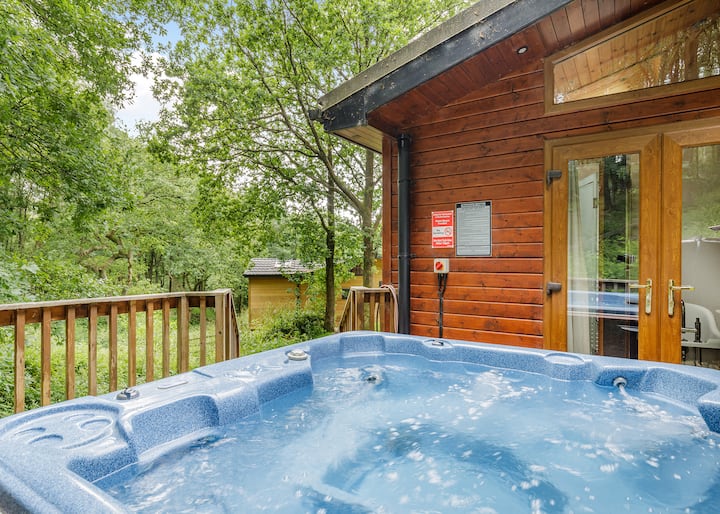 Amour Lodge - Glossop