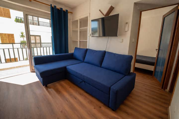 Spacious 1br + Kitchen • Sleeps 5 • Best Location! - Sant Antoni de Portmany