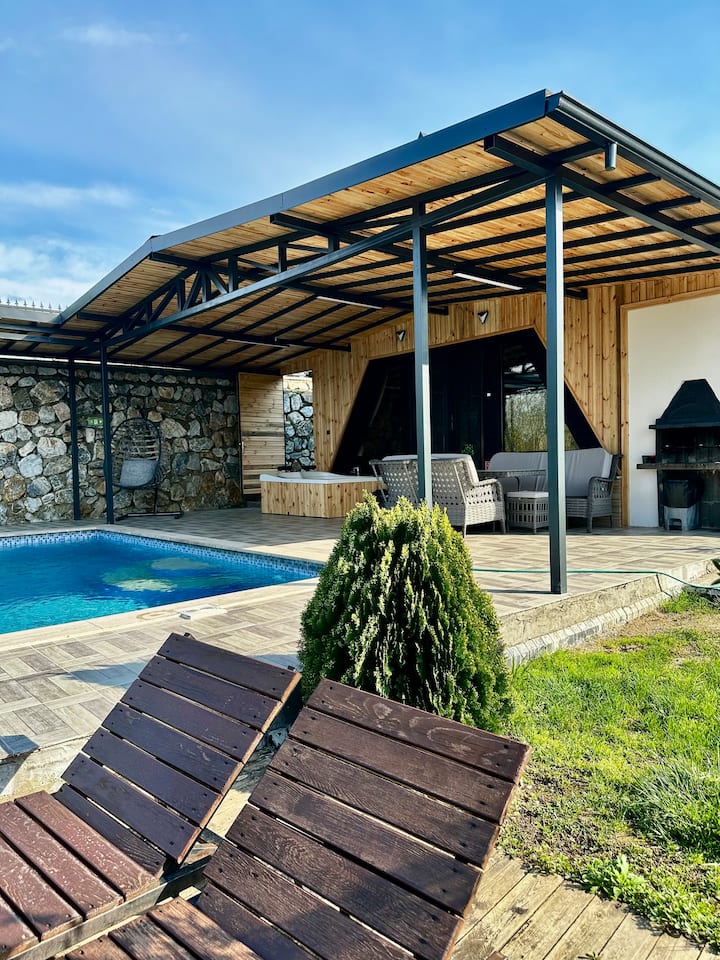 Sapanca Göl-şehir Manzaralı Sıcak Havuzlu Bungalow - Sapanca