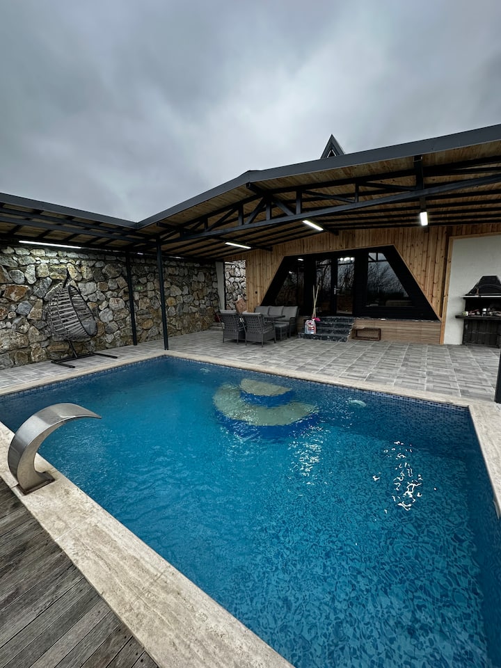 Sapanca Göl-şehir Manzaralı Sıcak Havuzlu Bungalow - Sapanca