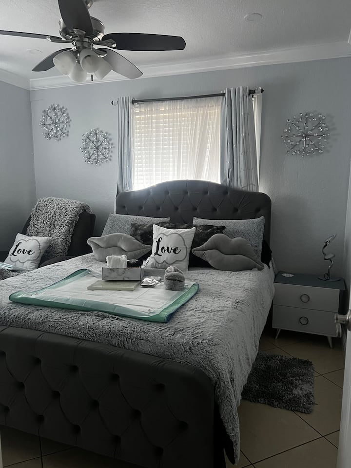 Luxe Paradise:post-op Style Edition Zip Code 33165 - Everglades