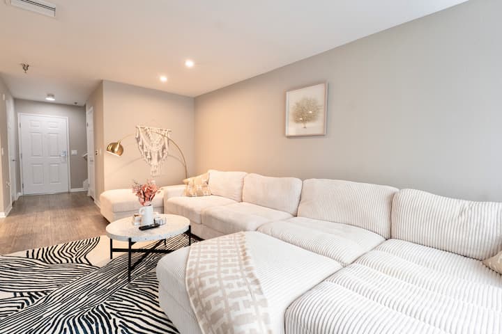 Peaceful Escape. Santa Monica. Ocean Park. - Santa Monica, CA