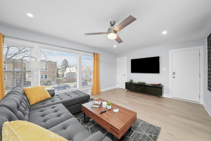Luxury 2br Near Ohare | Fast Wifi Free Parking - Evanston, IL