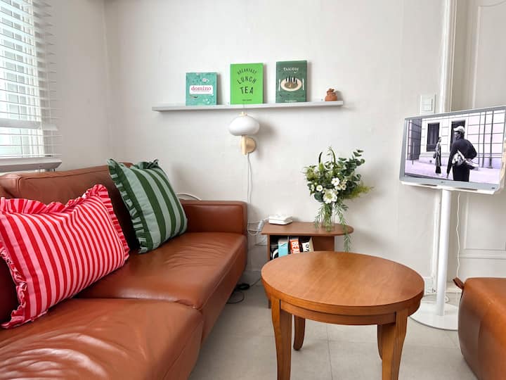 [4beds+2baths] Big Living Room & New Kitchen - Seoul