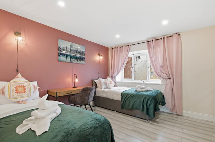 Prestige 4-br Home For 8, Contractor Ready, Wi-fi - Aéroport de Londres Heathrow (LHR)