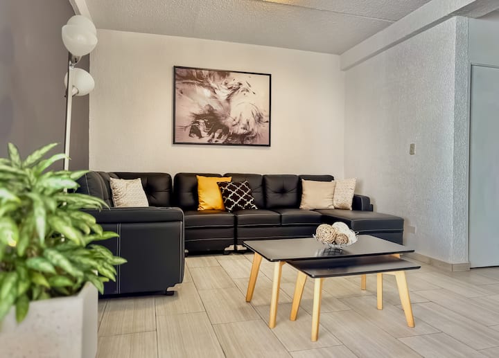 Acogedora Casa En Zona Exclusiva De Santa Elena - San Salvador (El Salvador)