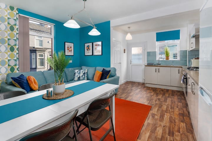 Hornsey House | 5 Bedroom | 4 Bathroom | Sleeps 10 - Liverpool