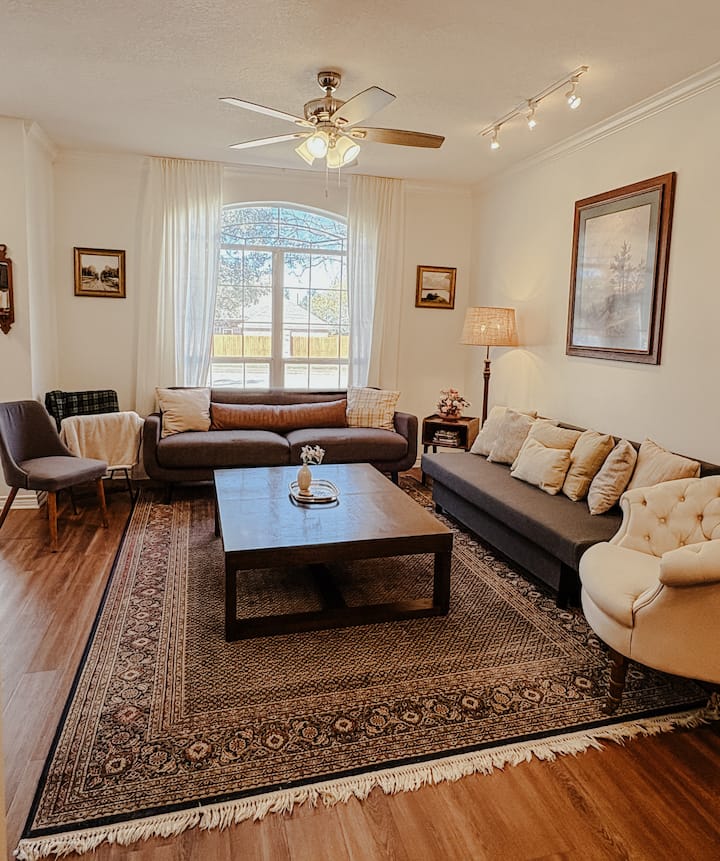 Cozy Home With A Vintage Touch/sleeps 12 - College Station, TX