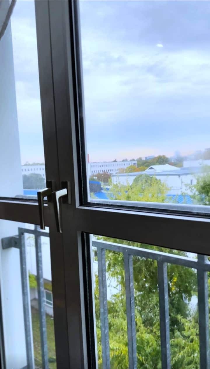 Appart Moderne Vue-rivière + Espace De Travail - Frankfurt