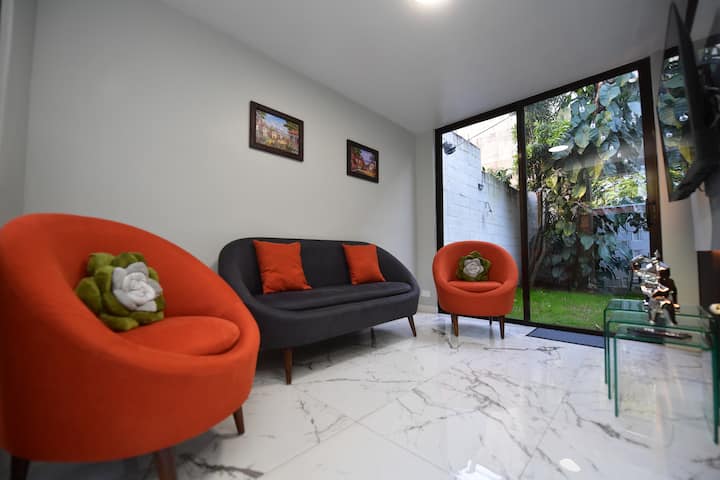 Casa En San Salvador Con Excelente Seguridad -