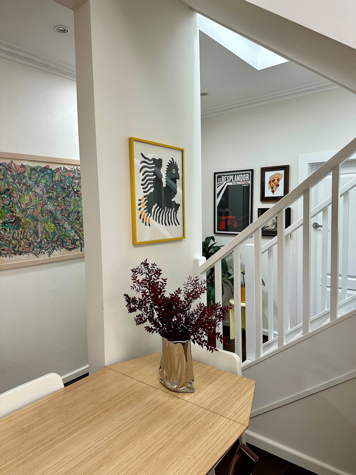 Modern bright split level apartment 850ms to beach - Flats for Rent in ...