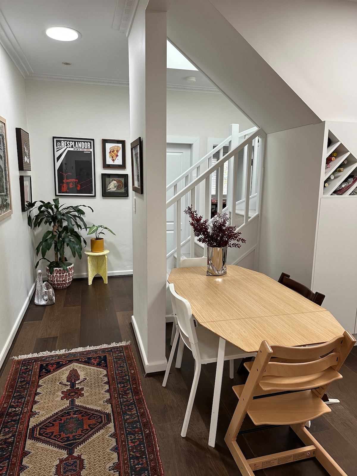 Modern bright split level apartment 850ms to beach - Flats for Rent in ...