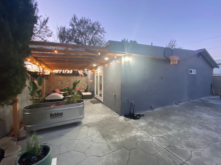 Guesthouse In Heart Of Oakland - Oakland, CA