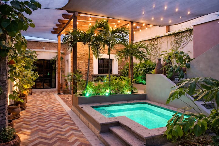 Family Home A Hidden Gem With Private Pool - Guadalajara