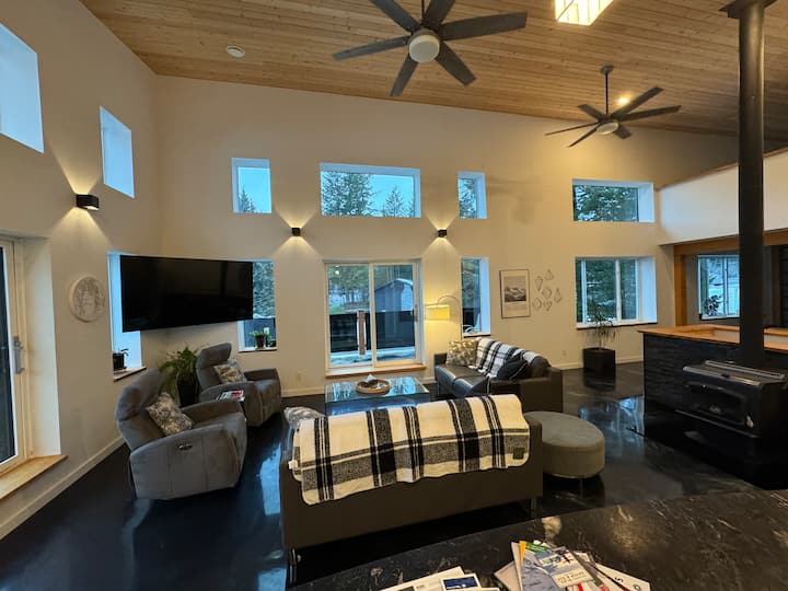 Whiskeyjack Estate - Revelstoke