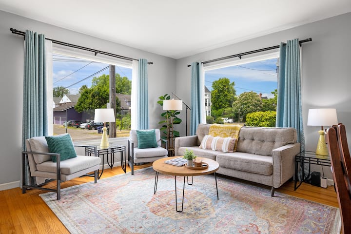 Walkable Stadium District 2br Apt - Tacoma, WA