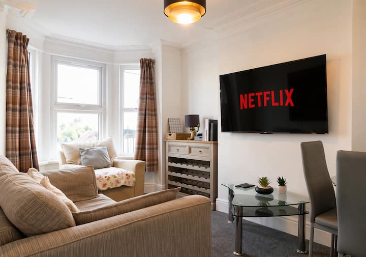 Reading 4br | Sleeps 8 | Near Town Centre/wifi - Reading