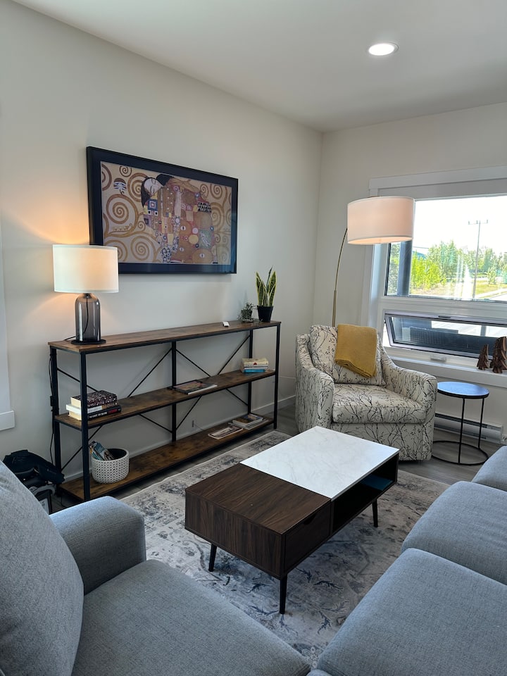 Cozy Takhini N Condo: 2 Bed, 2 Bath And Work Space - Whitehorse