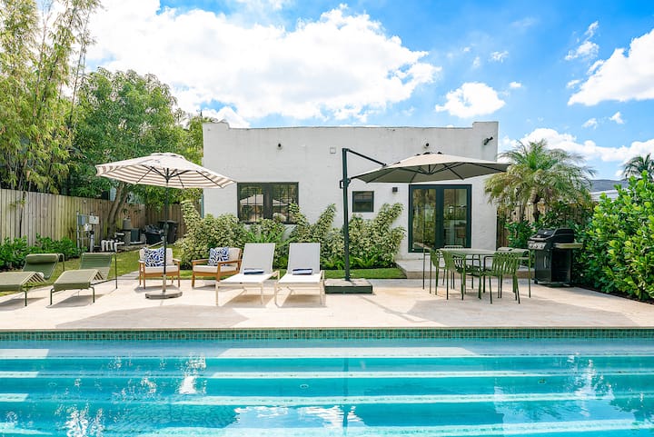 Luxe Palm Beach Home • Heated Salt Pool • Private - West Palm Beach, FL