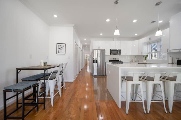 Duplex Apt W/5 Beds & 3 Baths & Parking Near Nyc - Jersey