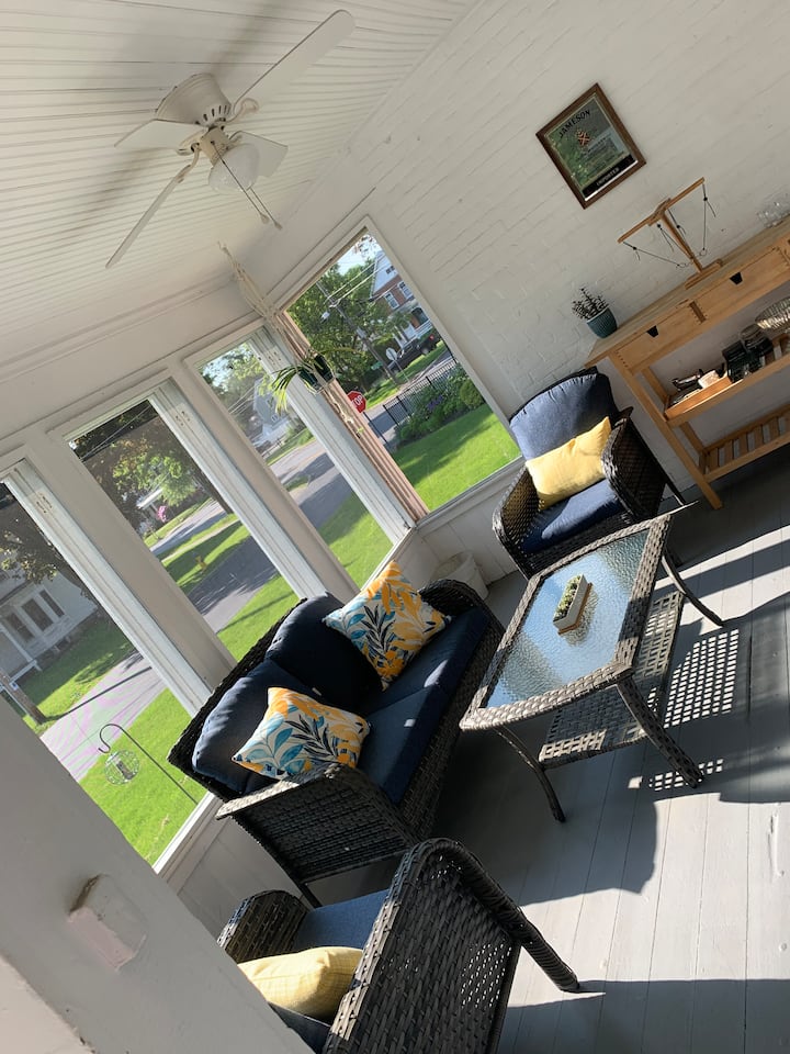 Cute, Back Apartment - Saratoga Springs, NY