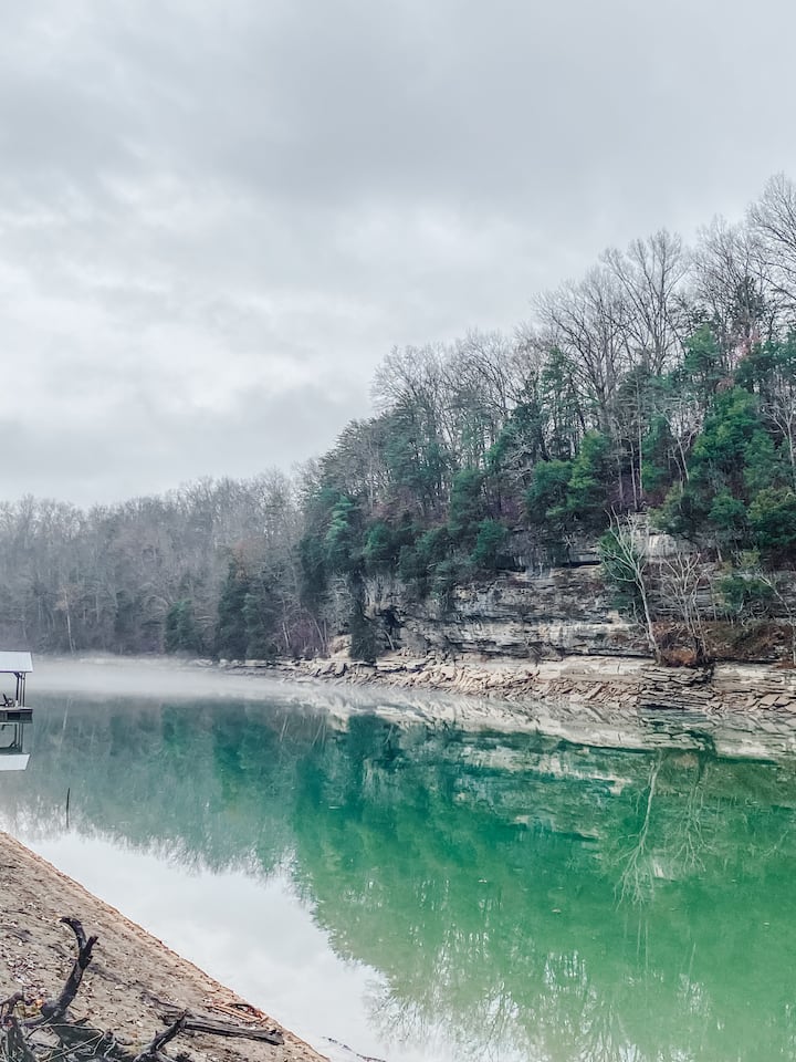 Rio Cruz Retreat • Waterfront Cabin In Nature - McMinnville, TN