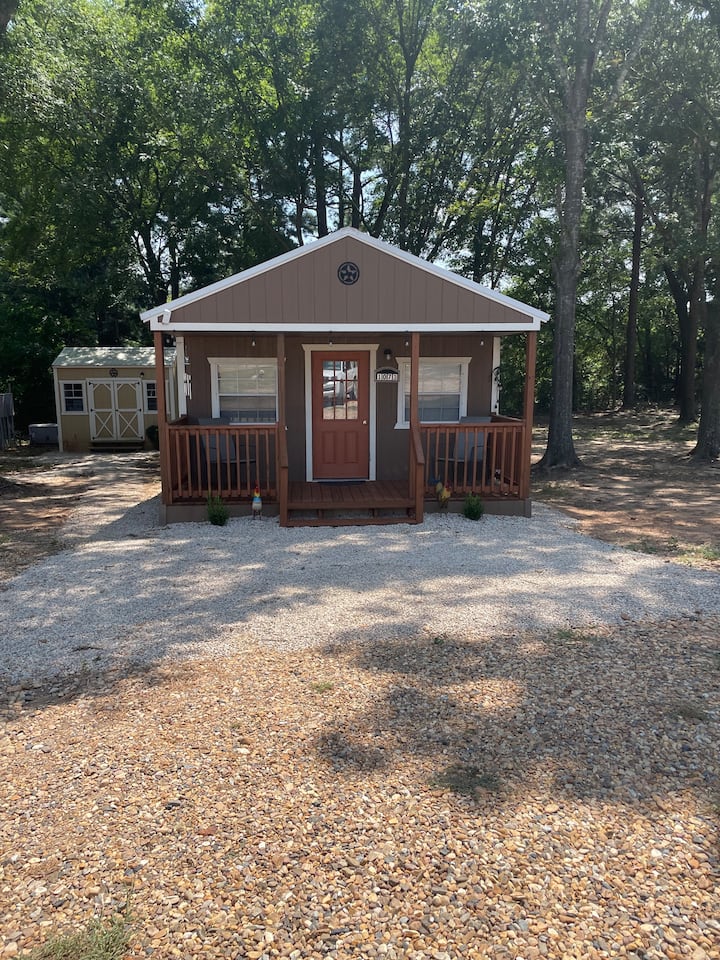 Unique Brown Cabin In The Piney Woods - Splash Pad, Pittsburg