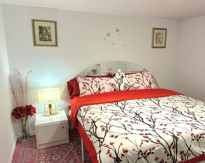 King Bed! 2 Parking! 55"tv! Side Entr! Private! - Vaughan