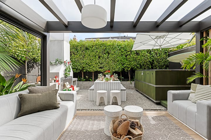 Luxury Family Retreat | Walk To 2 Beaches + Pool - Auckland