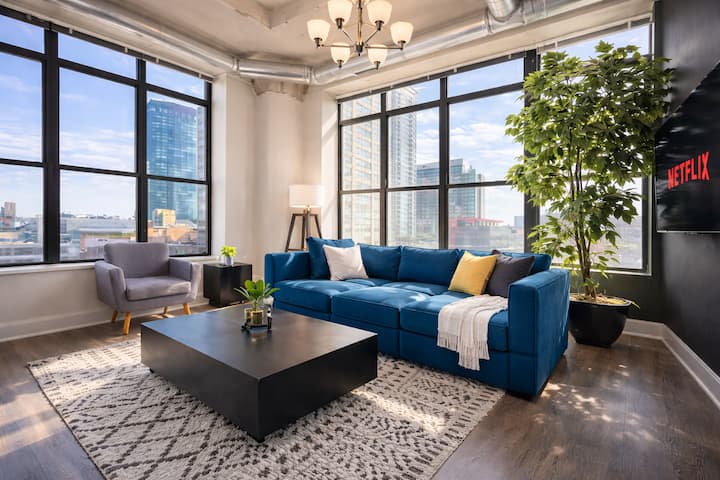 Skyline 2br In South Loop Chicago Near Mccormick - Chicago, IL