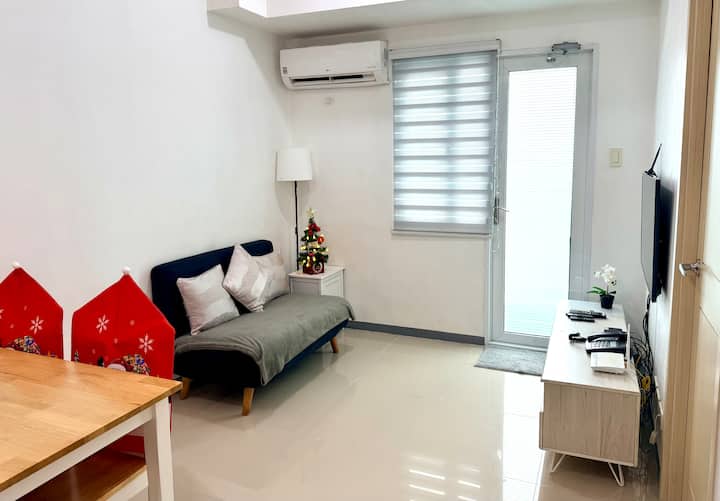 Grass Residences Spacious Condo 2br 2bath W/wifi - Quezon City