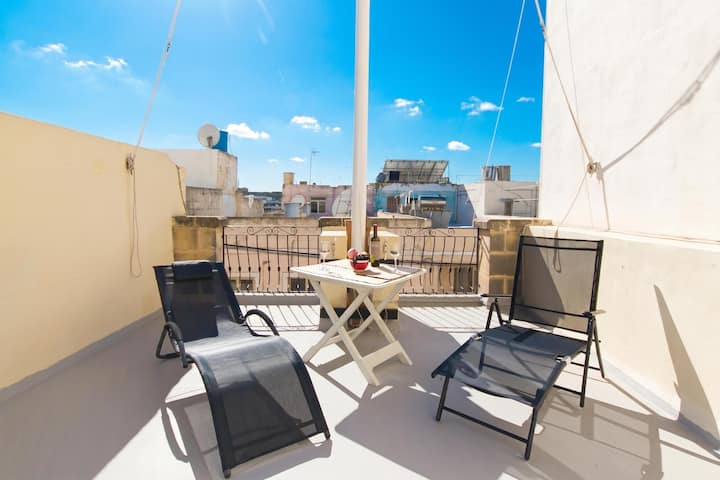 Well Located Townhouse & Courtyard Kalka, Kalkara, Malta - Valletta