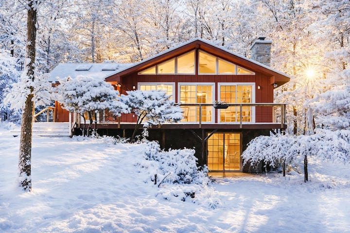 Private Cabin In The Woods W/ Hot Tub Near Hudson - North Chatham, NY