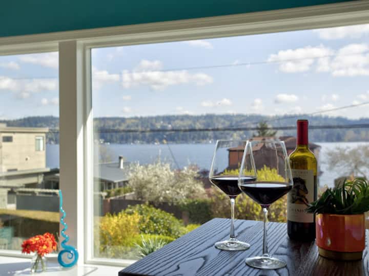 Luxe 1br Couples Retreat | Lakeview Hot Tub Patio - Kirkland, WA