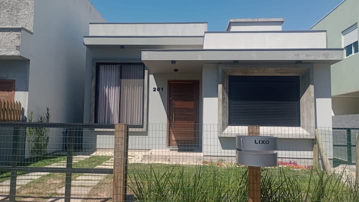 Casa Térrea Ac, Tv, Wi-fi Aceita Longa Temporada - Garopaba